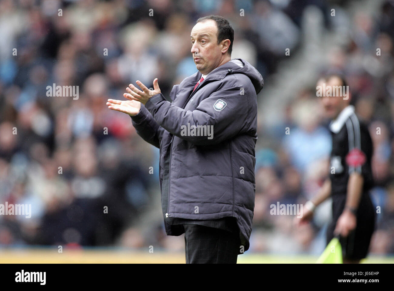 RAFAEL BENITEZ LIVERPOOL FC COACH SPORTS CITY MANCHESTER ENGLAND 09 ...
