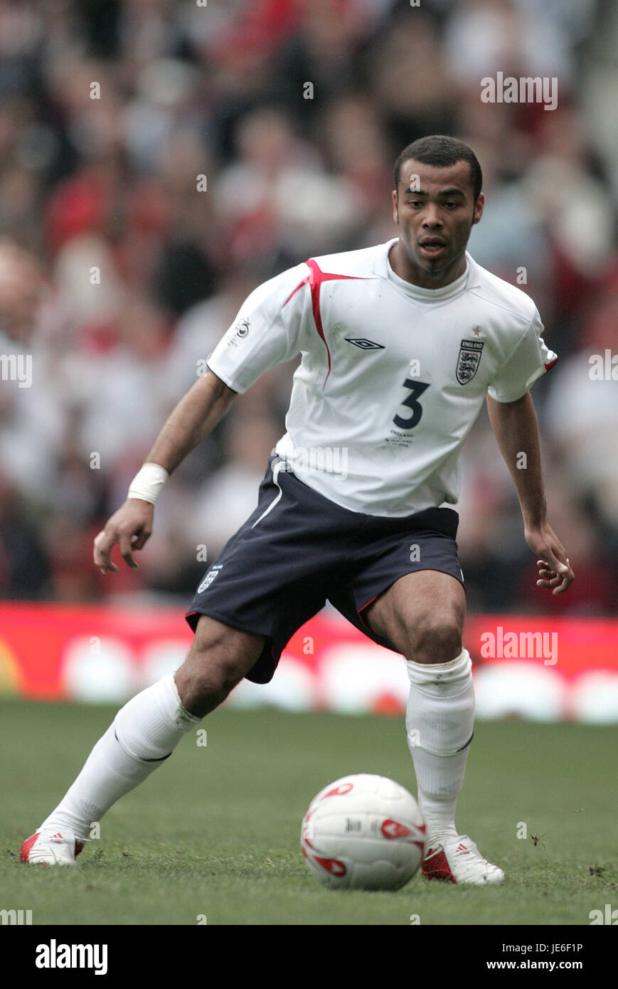 ASHLEY COLE ENGLAND & ARSENAL FC OLD TRAFFORD MANCHESTER ENGLAND 26 ...