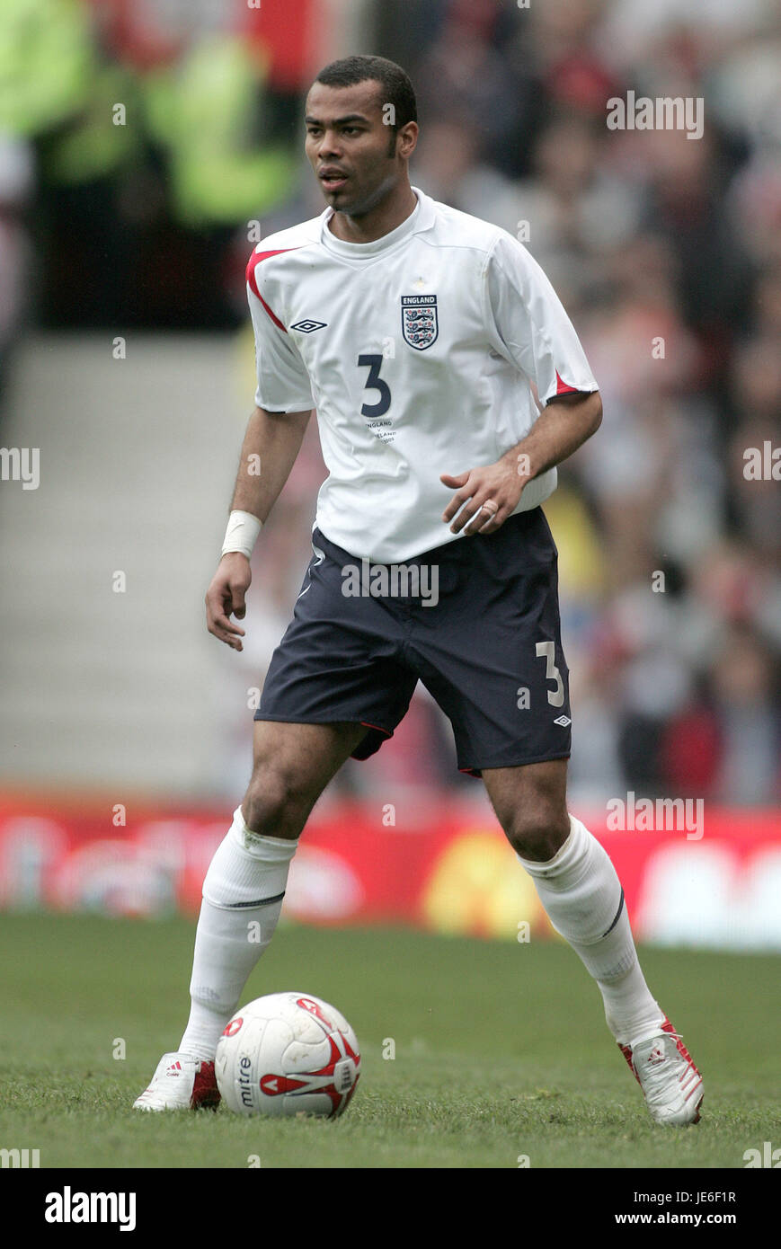 ASHLEY COLE ENGLAND & ARSENAL FC OLD TRAFFORD MANCHESTER ENGLAND 26 ...