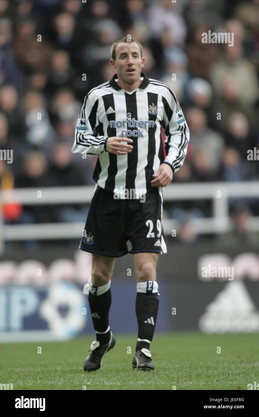 LEE BOWYER NEWCASTLE UNITED FC ST JAMES PARK NEWCASTLE ENGLAND 27 ...
