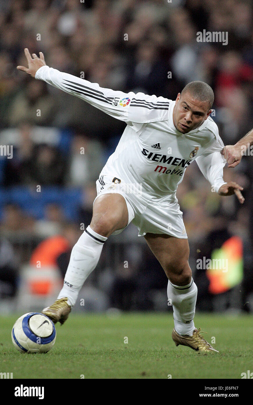 Ronaldo real madrid 2005 hi-res stock photography and images - Alamy