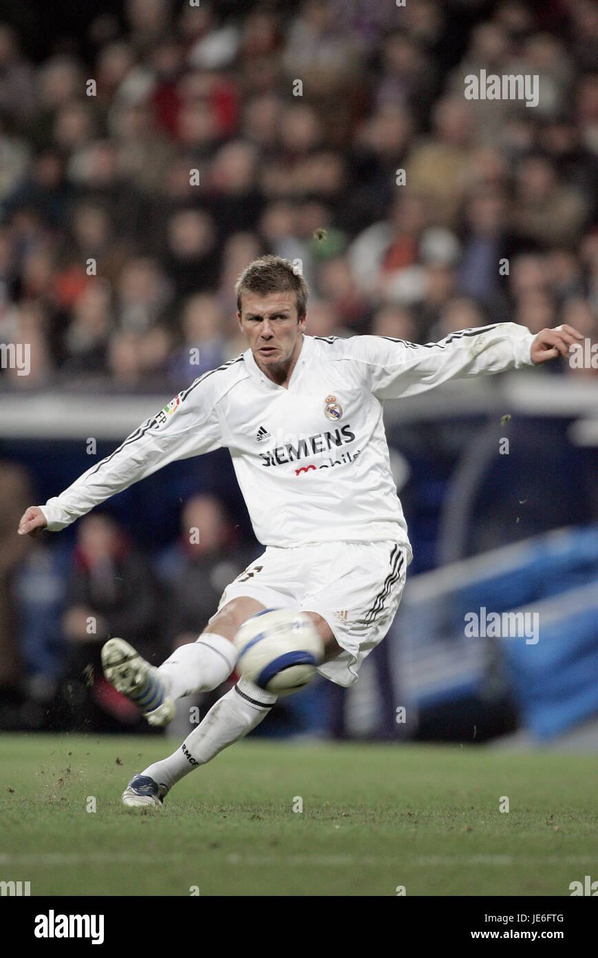 DAVID BECKHAM REAL MADRID CF SANTIAGO BERNABEU MADRID SPAIN 19 February ...