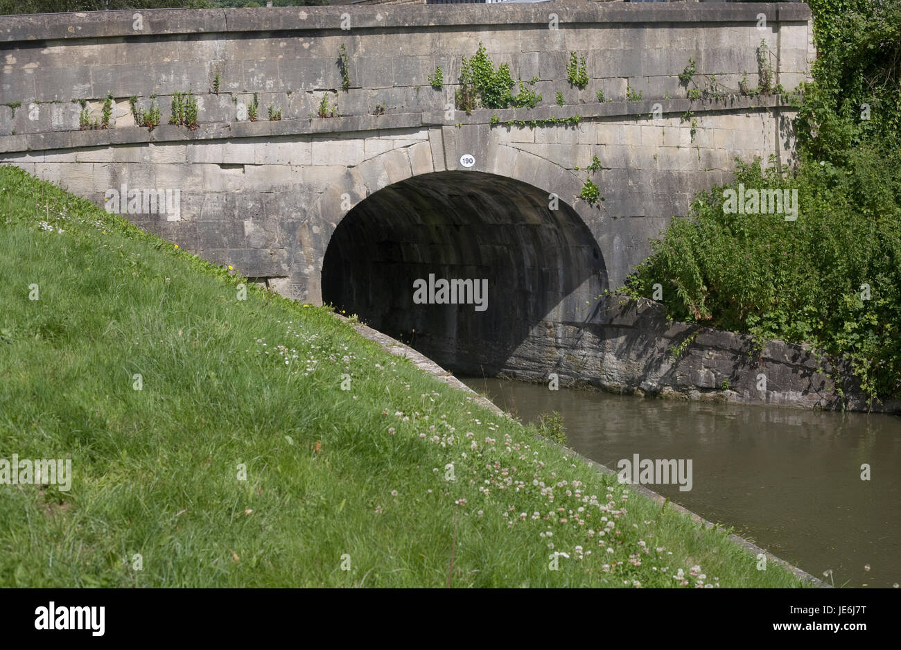 Kennet & Avon canal bridge 190 in Bath Stock Photo - Alamy