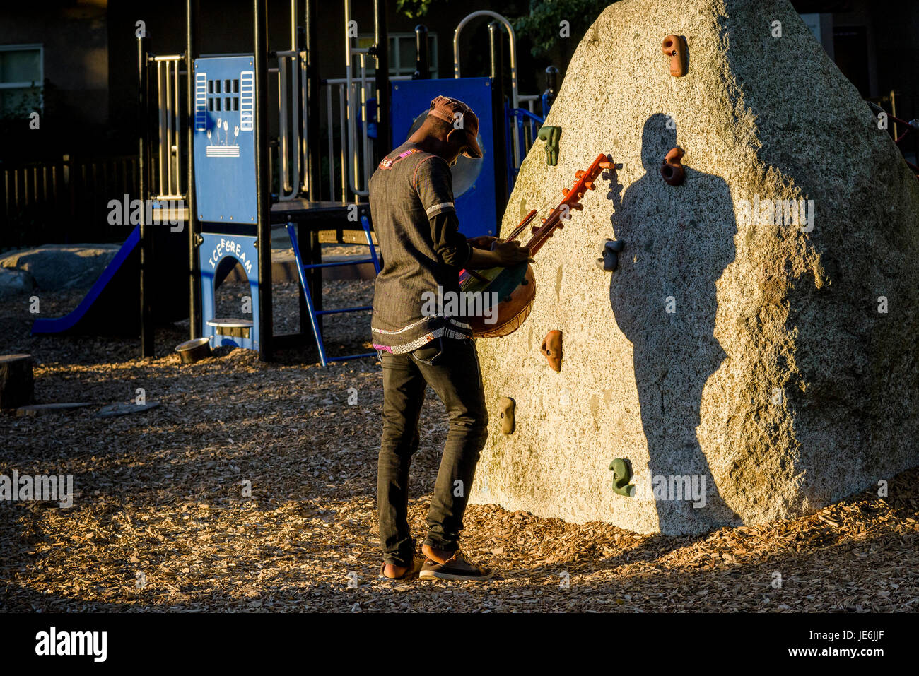 African instrument hi-res stock photography and images - Alamy