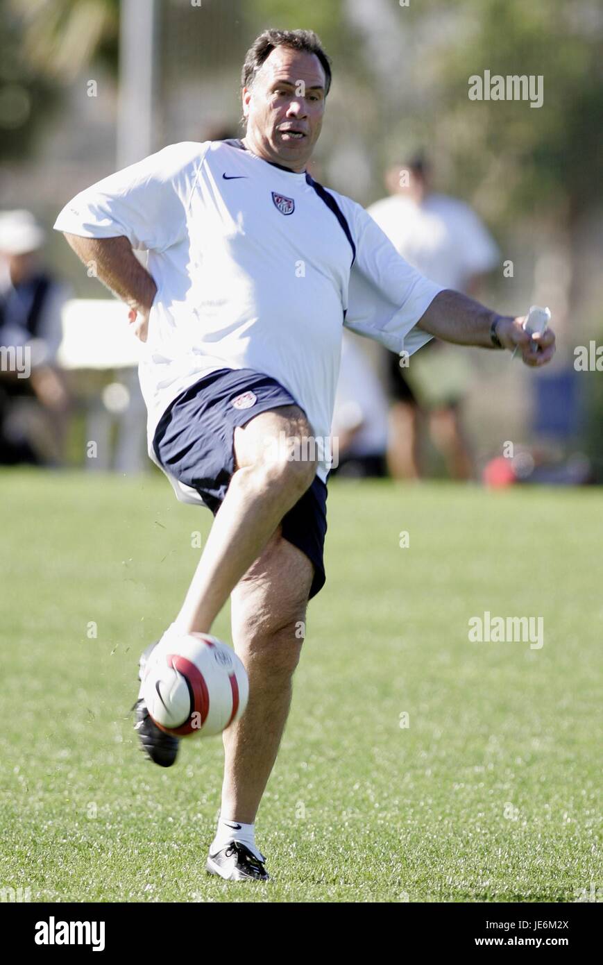Bruce arena soccer coach hi-res stock photography and images - Alamy