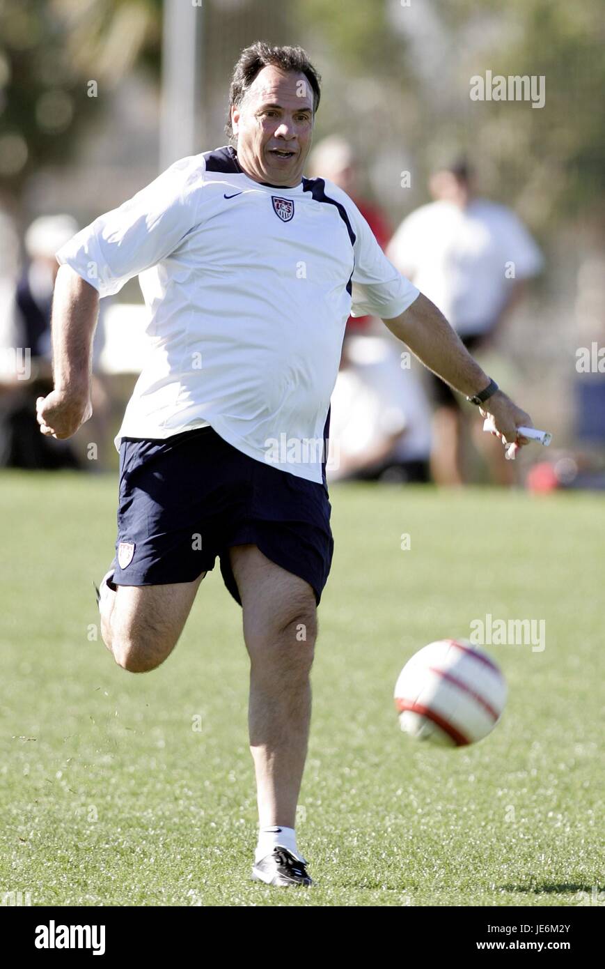 BRUCE ARENA USA HEAD COACH HOME DEPOT CENTRE CARSON LOS ANGELES USA 06 ...
