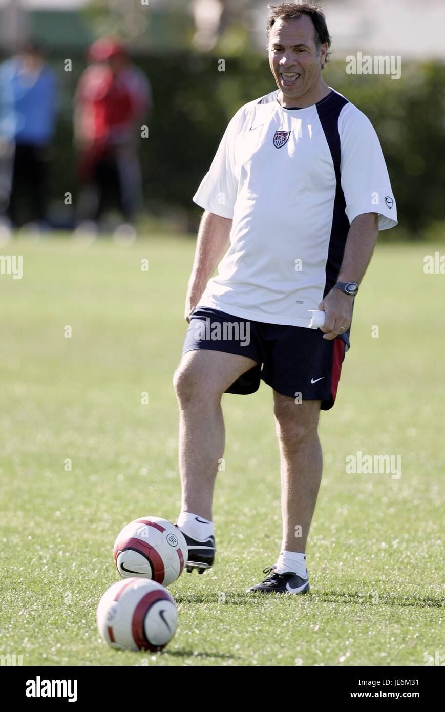 BRUCE ARENA USA HEAD COACH HOME DEPOT CENTRE CARSON LOS ANGELES USA 06 ...