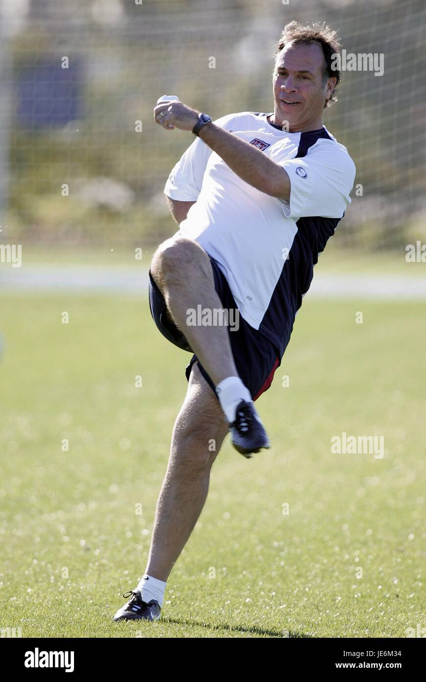 BRUCE ARENA USA HEAD COACH HOME DEPOT CENTRE CARSON LOS ANGELES USA 06 ...