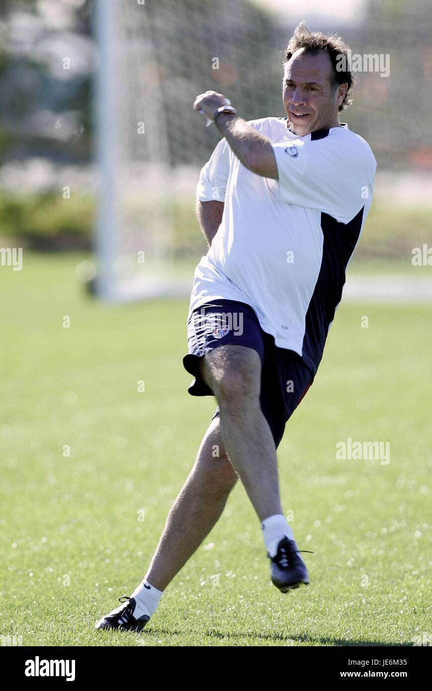 BRUCE ARENA USA HEAD COACH HOME DEPOT CENTRE CARSON LOS ANGELES USA 06 ...