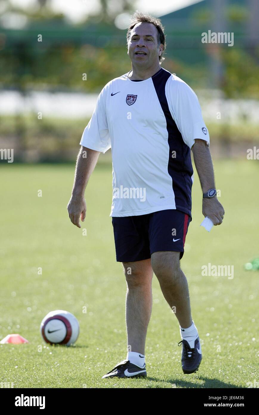 BRUCE ARENA USA HEAD COACH HOME DEPOT CENTRE CARSON LOS ANGELES USA 06 ...