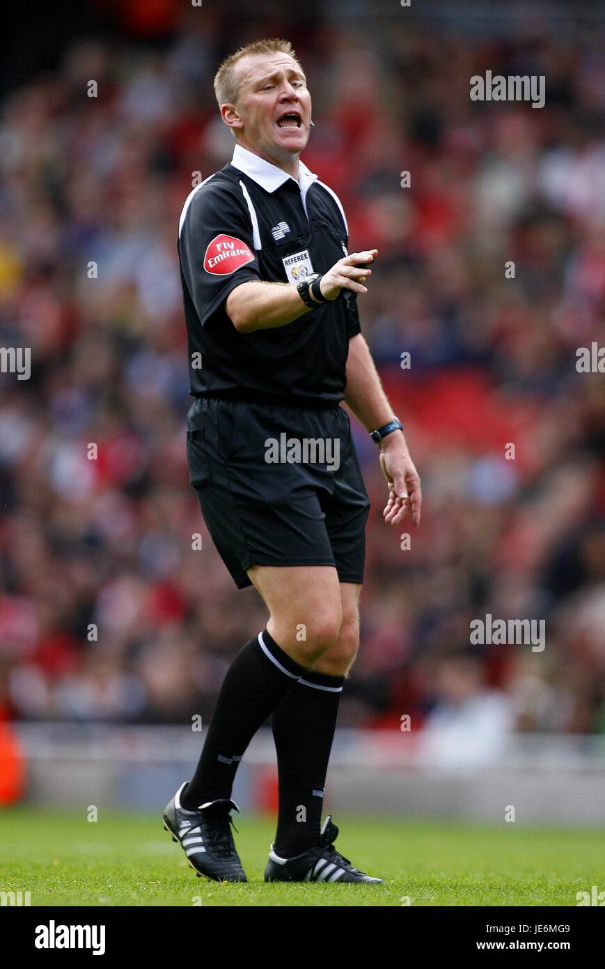 GRAHAM POLL PREMIERSHIP FOOTBALL REFEREE EMIRATES STADIUM ARSENAL ...