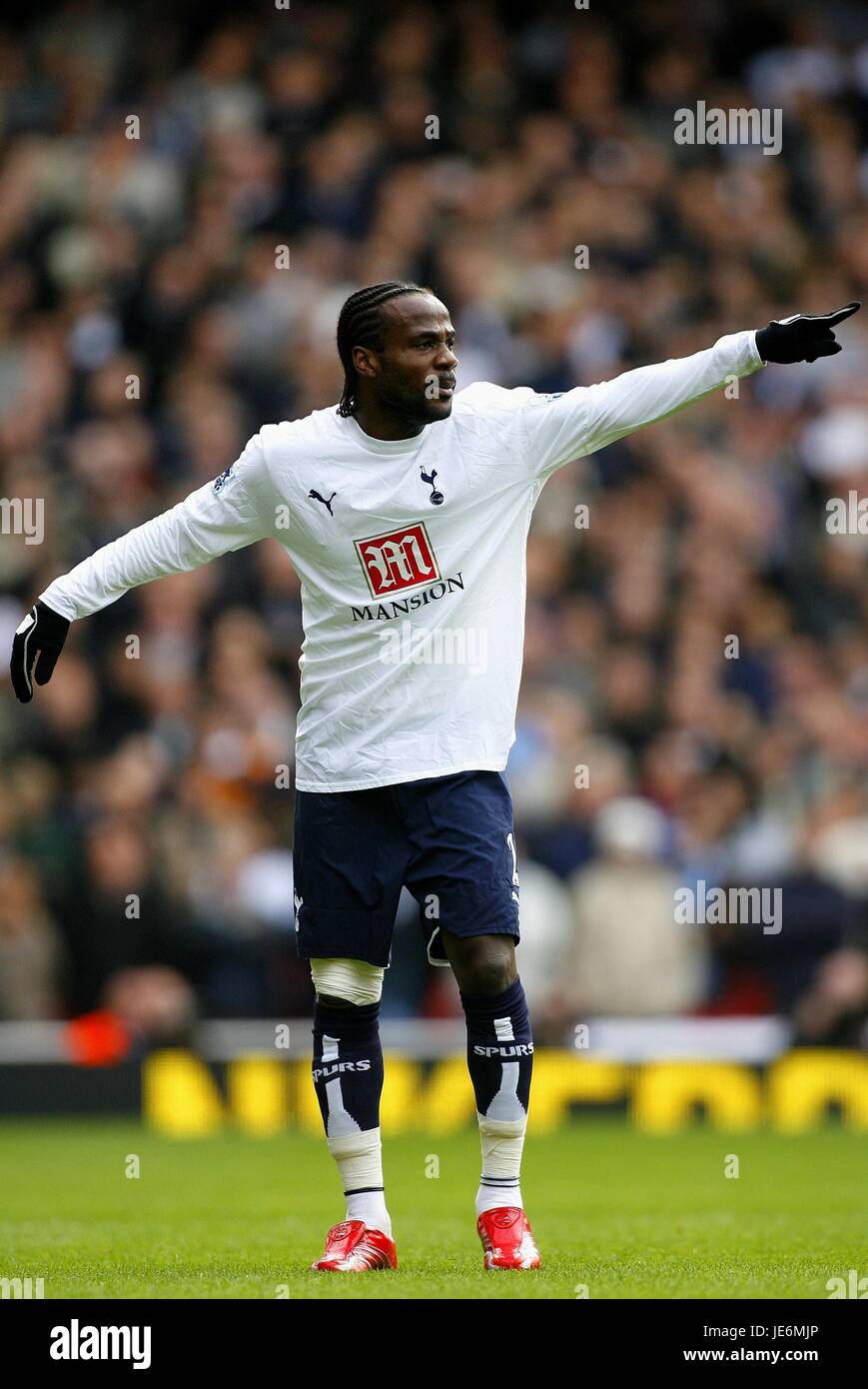 PASCAL CHIMBONDA TOTTENHAM HOTSPUR FC EMIRATES STADIUM ARSENAL ENGLAND ...