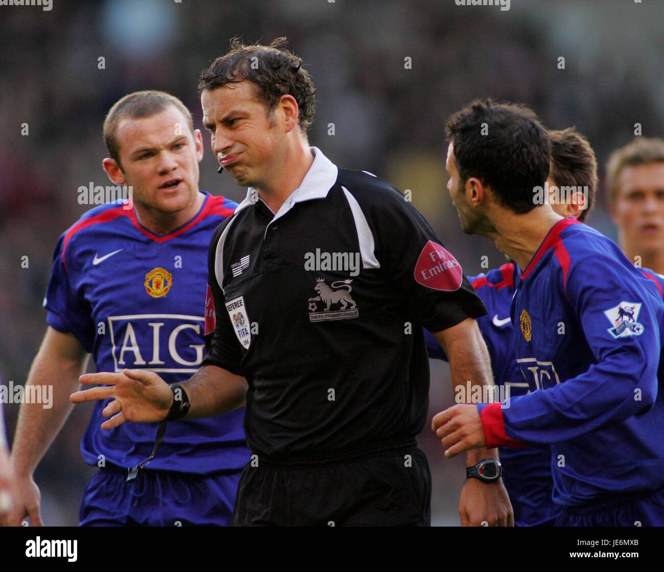Angry football man utd hi-res stock photography and images - Alamy
