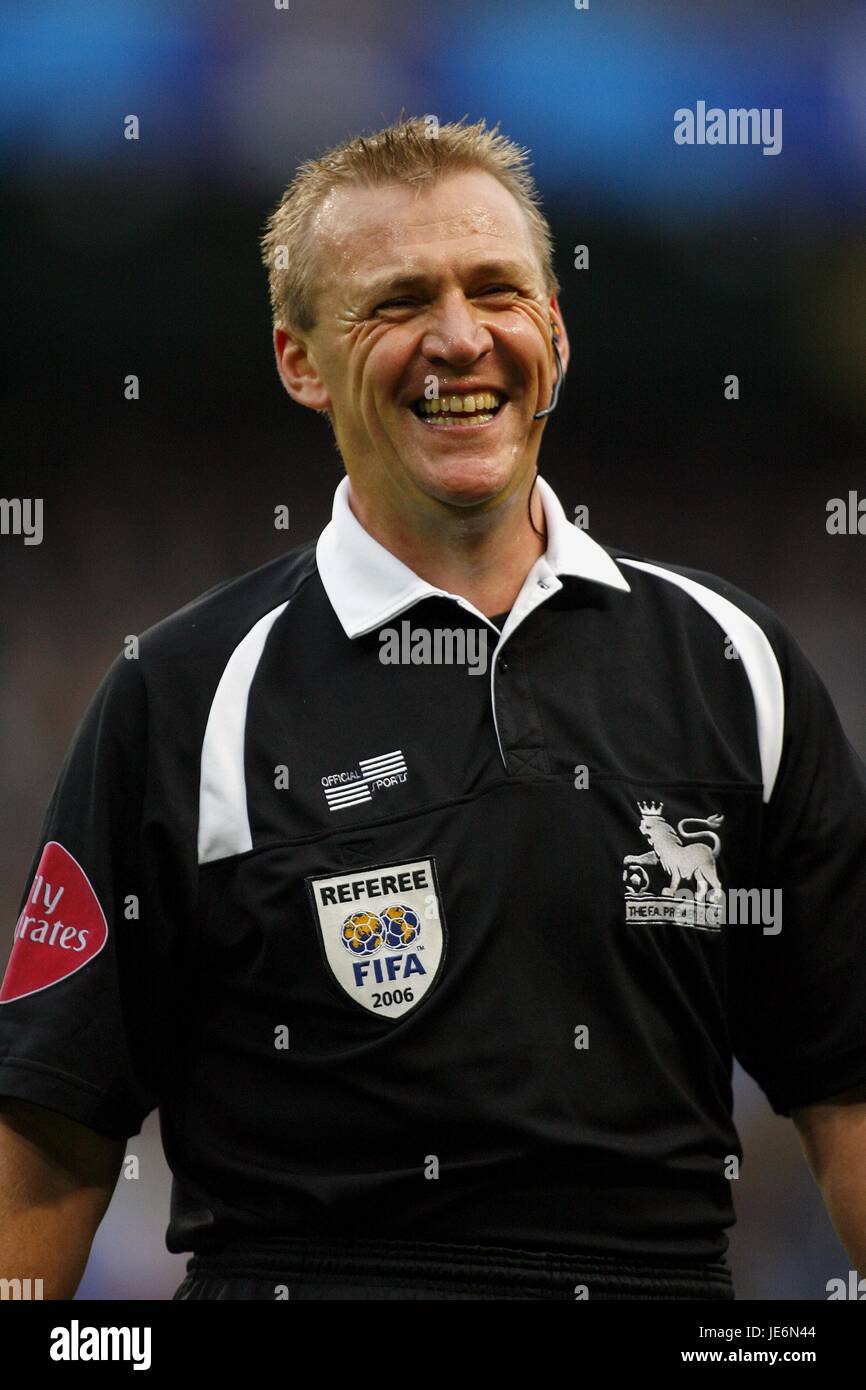 GRAHAM POLL PREMIERSHIP FOOTBALL REFEREE CITY OF MANCHESTER STADIUM ...