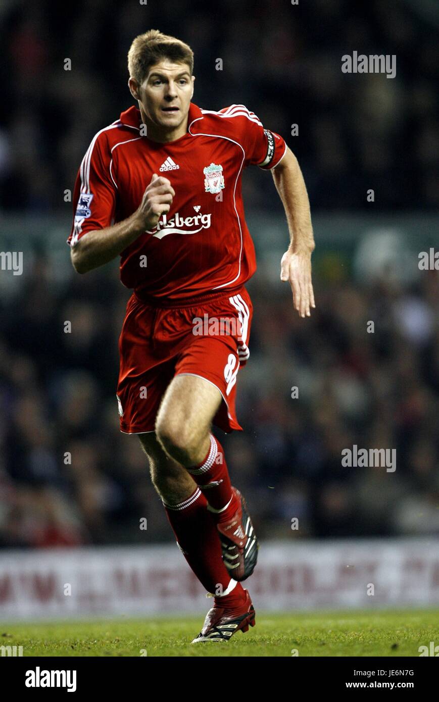 STEVEN GERRARD LIVERPOOL FC ANFIELD LIVERPOOL ENGLAND 04 November 2006 ...
