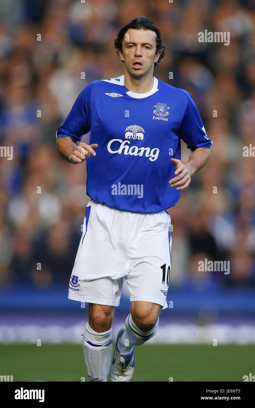 Simon davies everton hi-res stock photography and images - Alamy