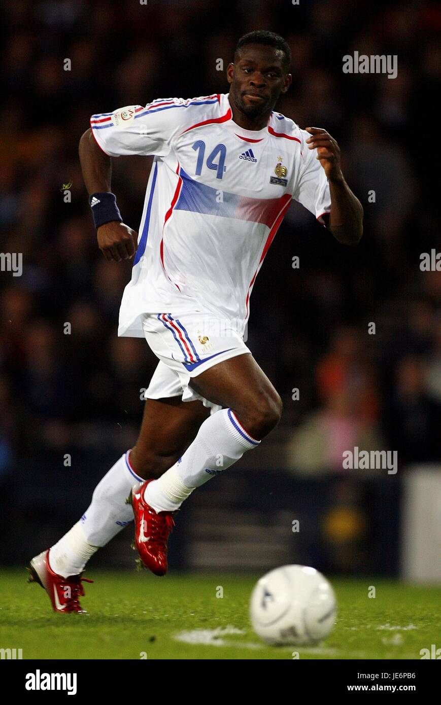 LOUIS SAHA FRANCE & MANCHESTER UNITED FC HAMPDEN PARK GLASGOW SCOTLAND ...
