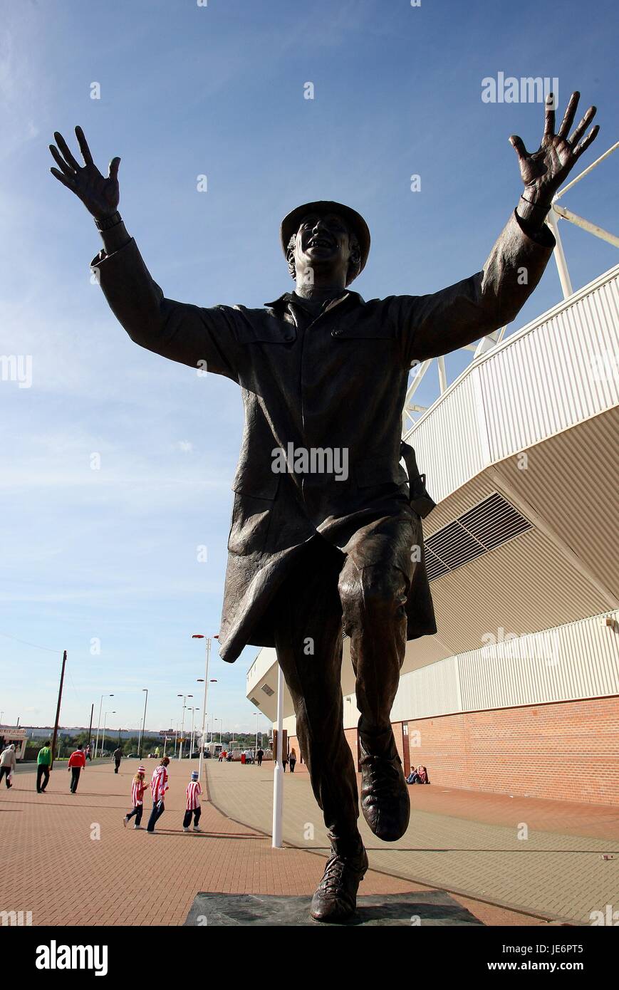BOB STOKOE STATUE STADIUM OF LIGHT SUNDERLAND STADIUM OF LIGHT ...