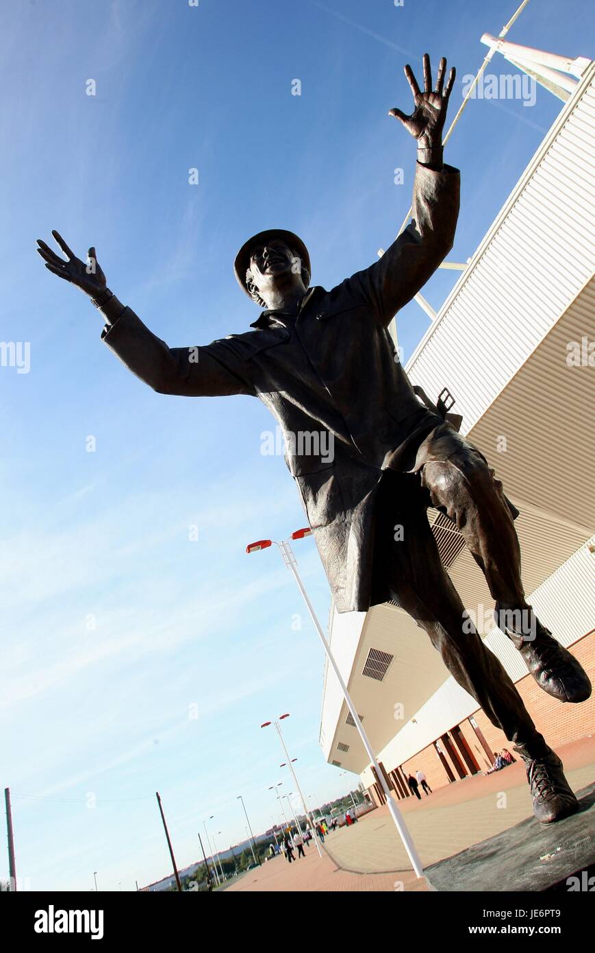 BOB STOKOE STATUE STADIUM OF LIGHT SUNDERLAND STADIUM OF LIGHT ...