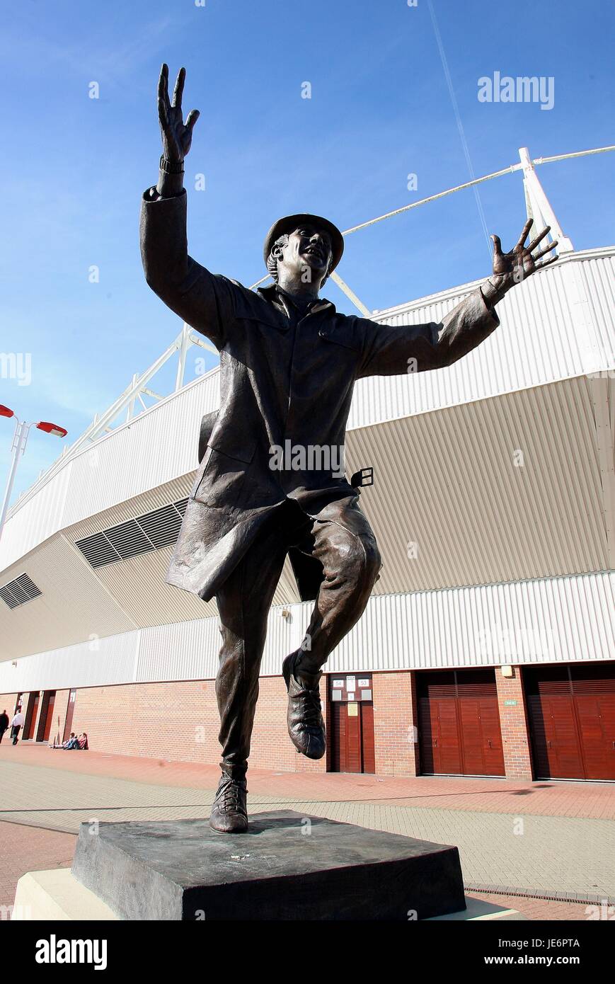BOB STOKOE STATUE STADIUM OF LIGHT SUNDERLAND STADIUM OF LIGHT ...