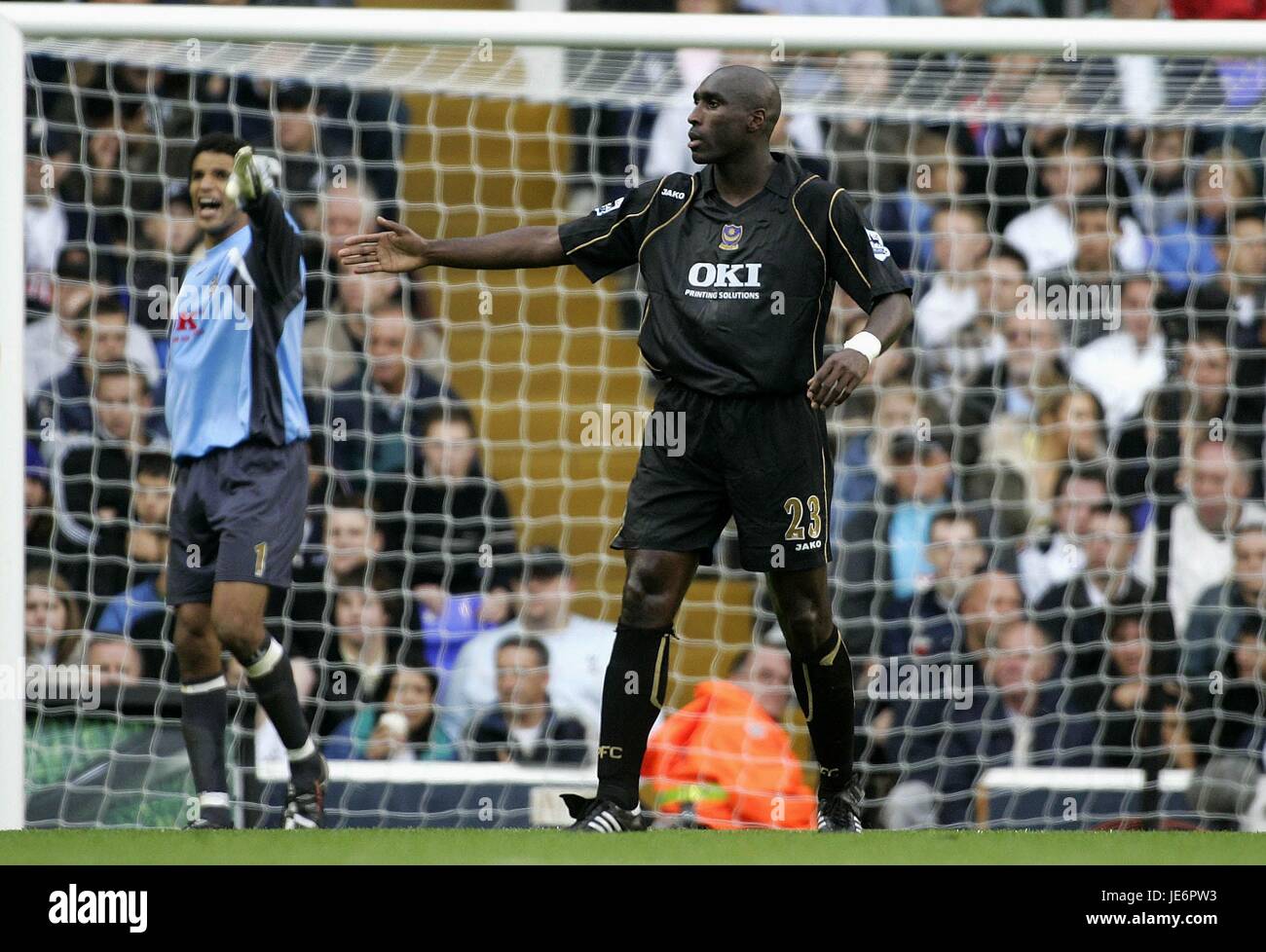 Sol campbell england tottenham hotspur hi-res stock photography and ...