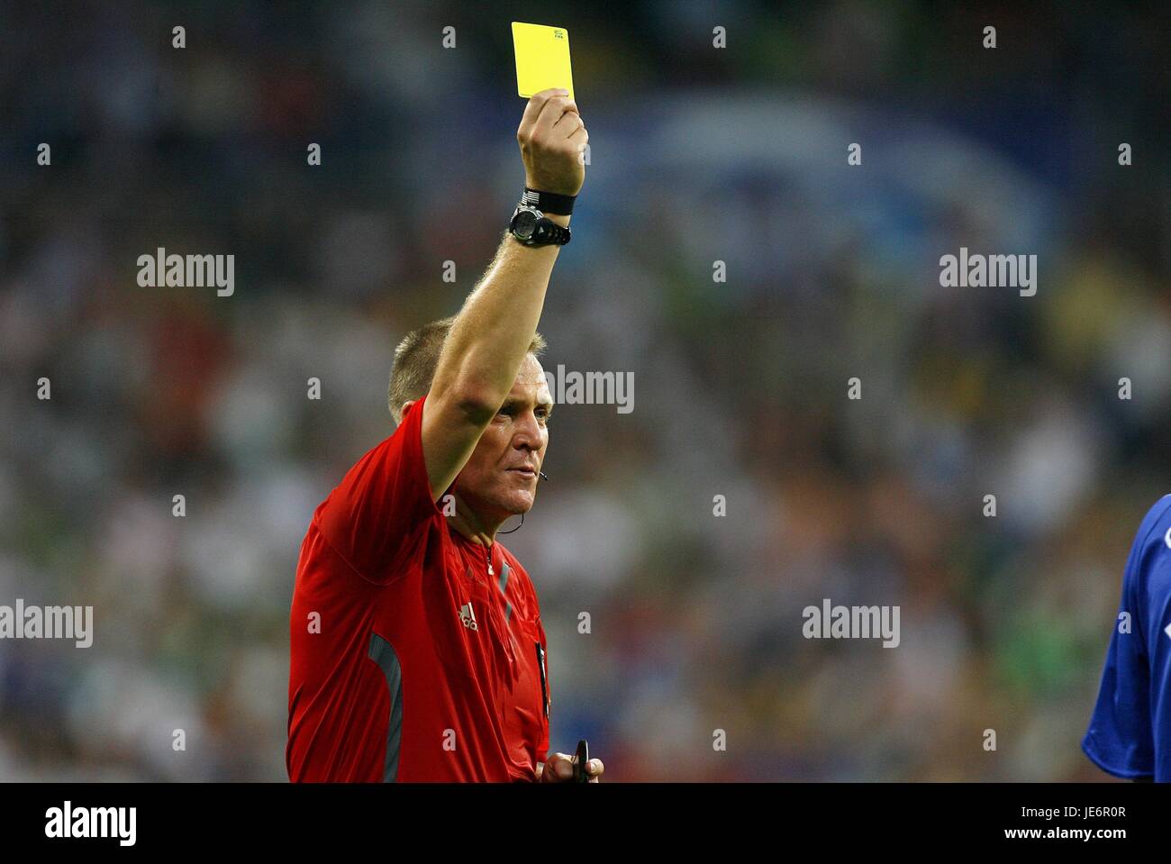 GRAHAM POLL PREMIERSHIP FOOTBALL REFEREE THE BERNABEU MADRID SPAIN 26 ...