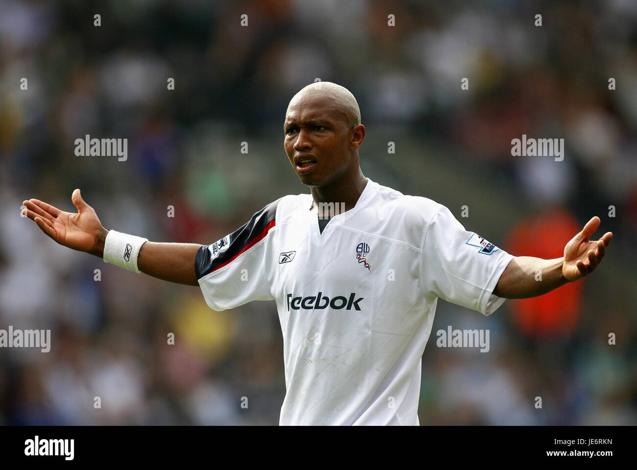 EL HADJI DIOUF BOLTON WANDERERS FC REEBOK STADIUM BOLTON ENGLAND 16 ...