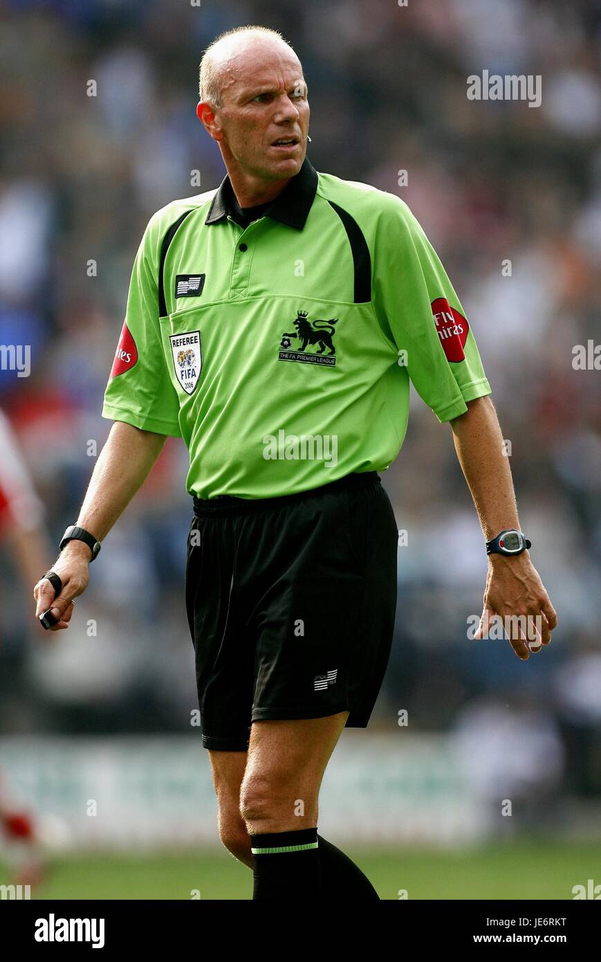 Football referee steve bennett hi-res stock photography and images - Alamy