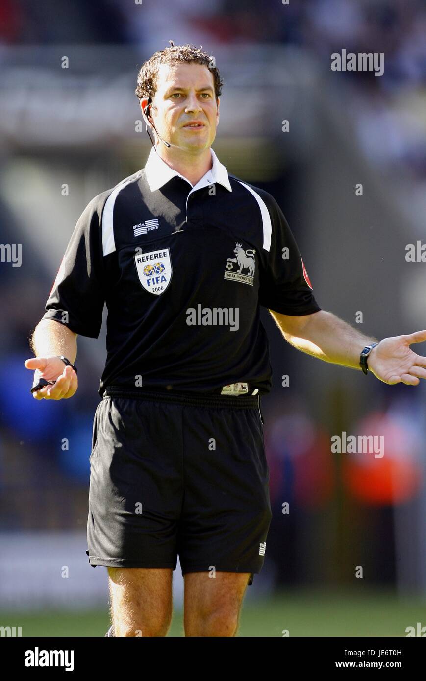 MARK CLATTENBURG PREMIERSHIP REFEREE REEBOK STADIUM BOLTON ENGLAND 09 ...