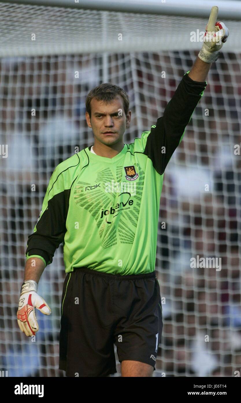 Roy carroll goalkeeper hi-res stock photography and images - Alamy