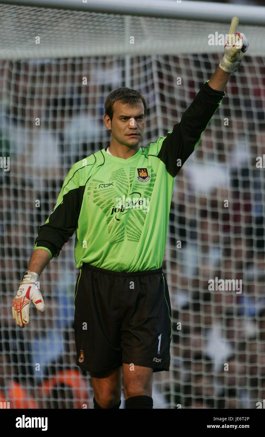Roy carroll goalkeeper hi-res stock photography and images - Alamy