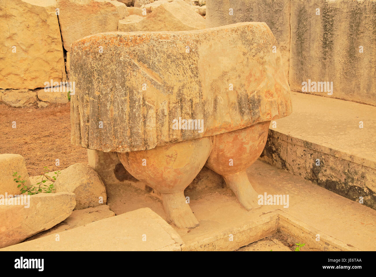 Fat lady statue malta hi-res stock photography and images - Alamy