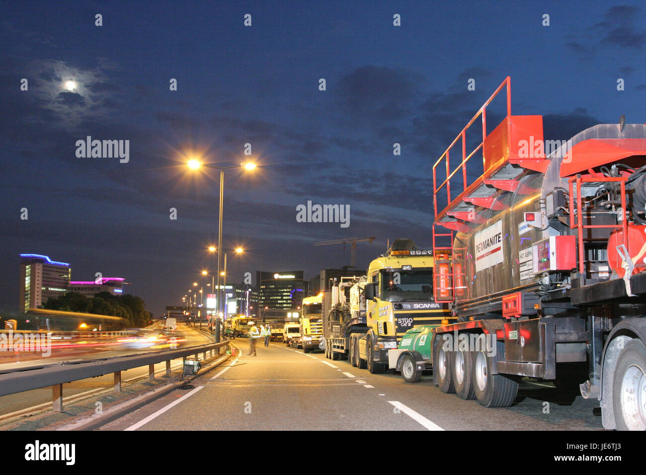 M4 motorway london at night hi-res stock photography and images - Alamy