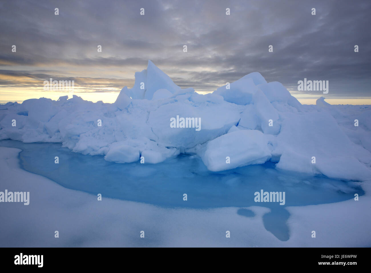 Pond inlet nunavut hi-res stock photography and images - Alamy