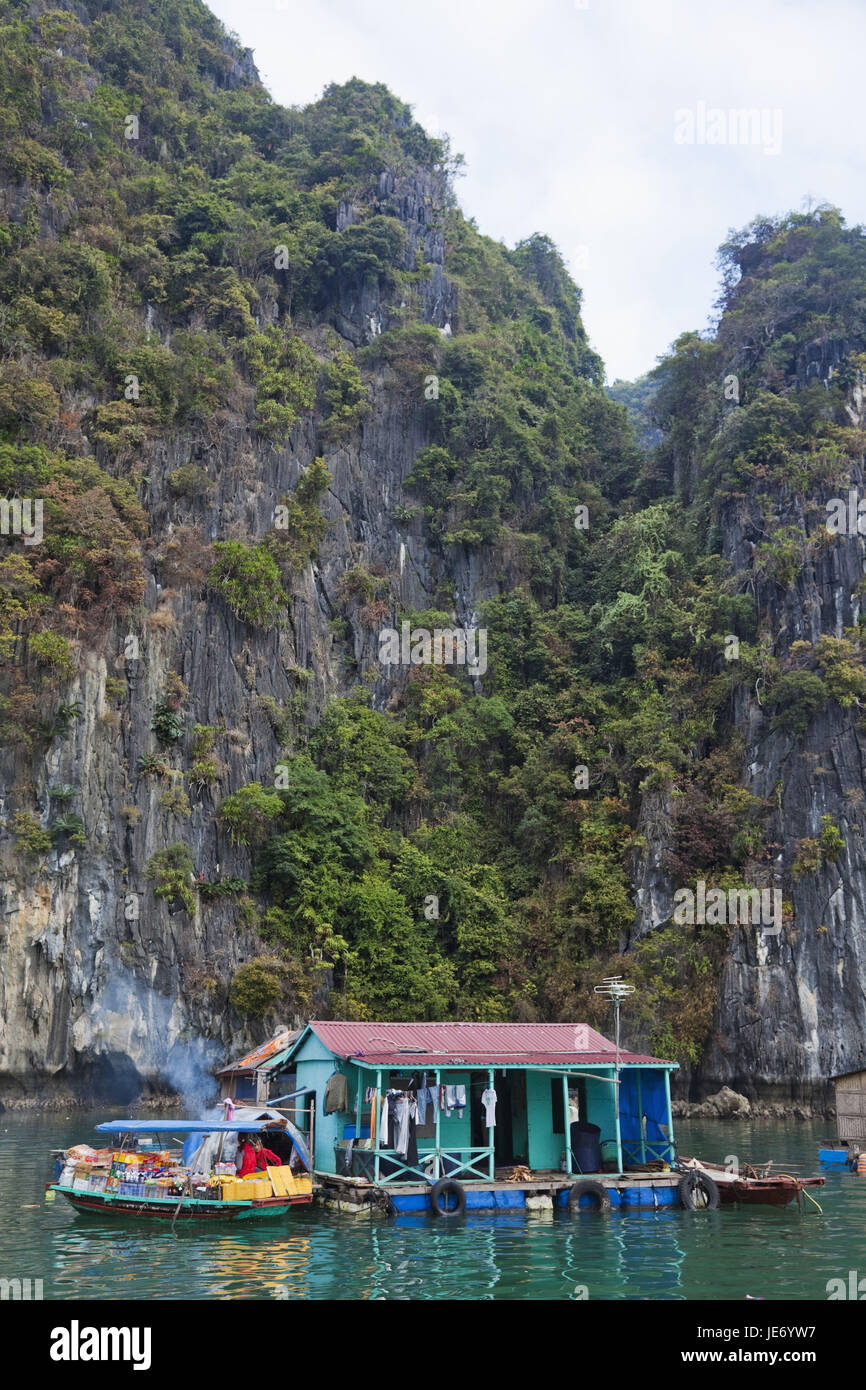 Vietnam, Halong bay, swimming village Stock Photo - Alamy