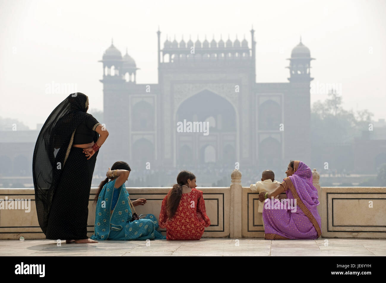 India, Uttar Pradesh, Agra, the Taj Mahal, women in national costume ...