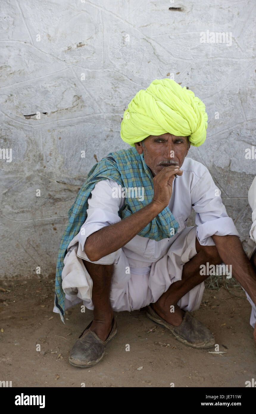 Crouches hi-res stock photography and images - Alamy