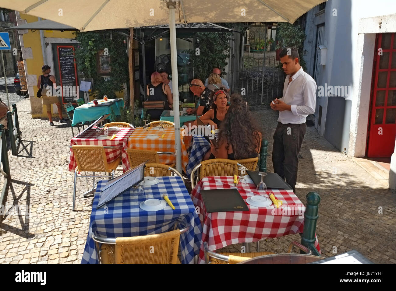 Outdoor cafe near cathedral hi-res stock photography and images - Alamy