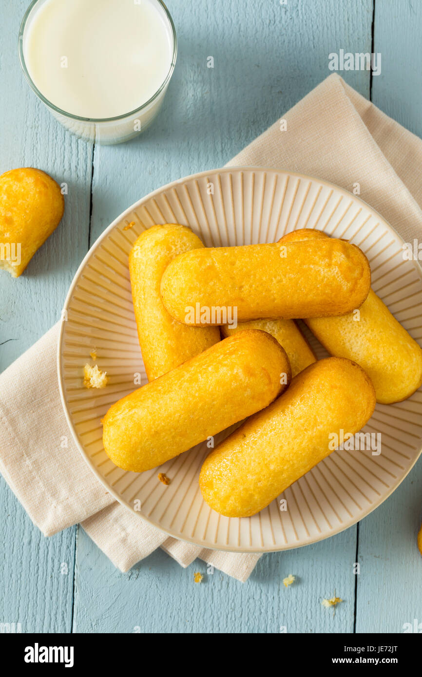 Snack cake hi-res stock photography and images - Alamy