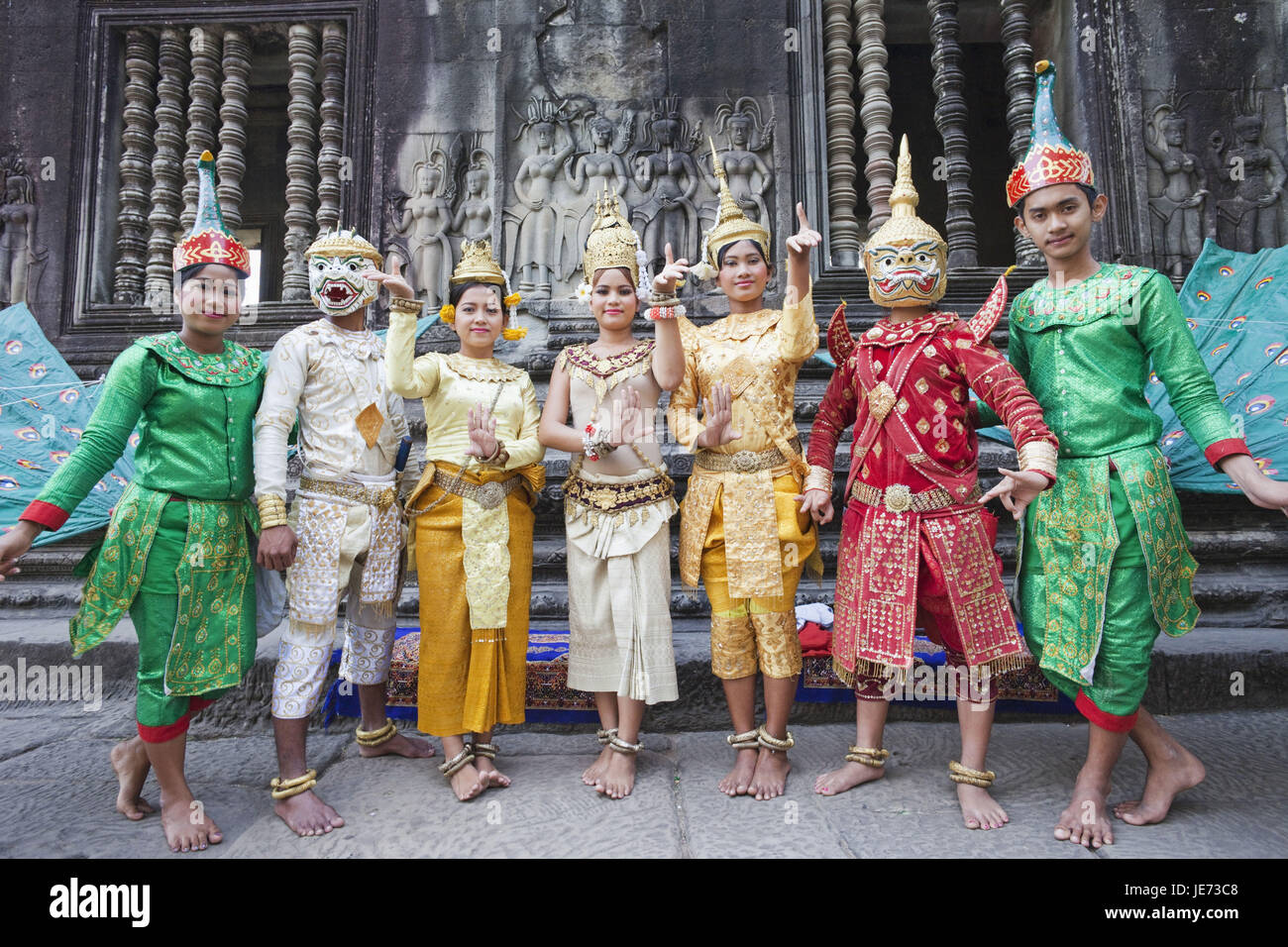 Cambodia, Siem Reap, Angkor Wat, dance group Stock Photo - Alamy