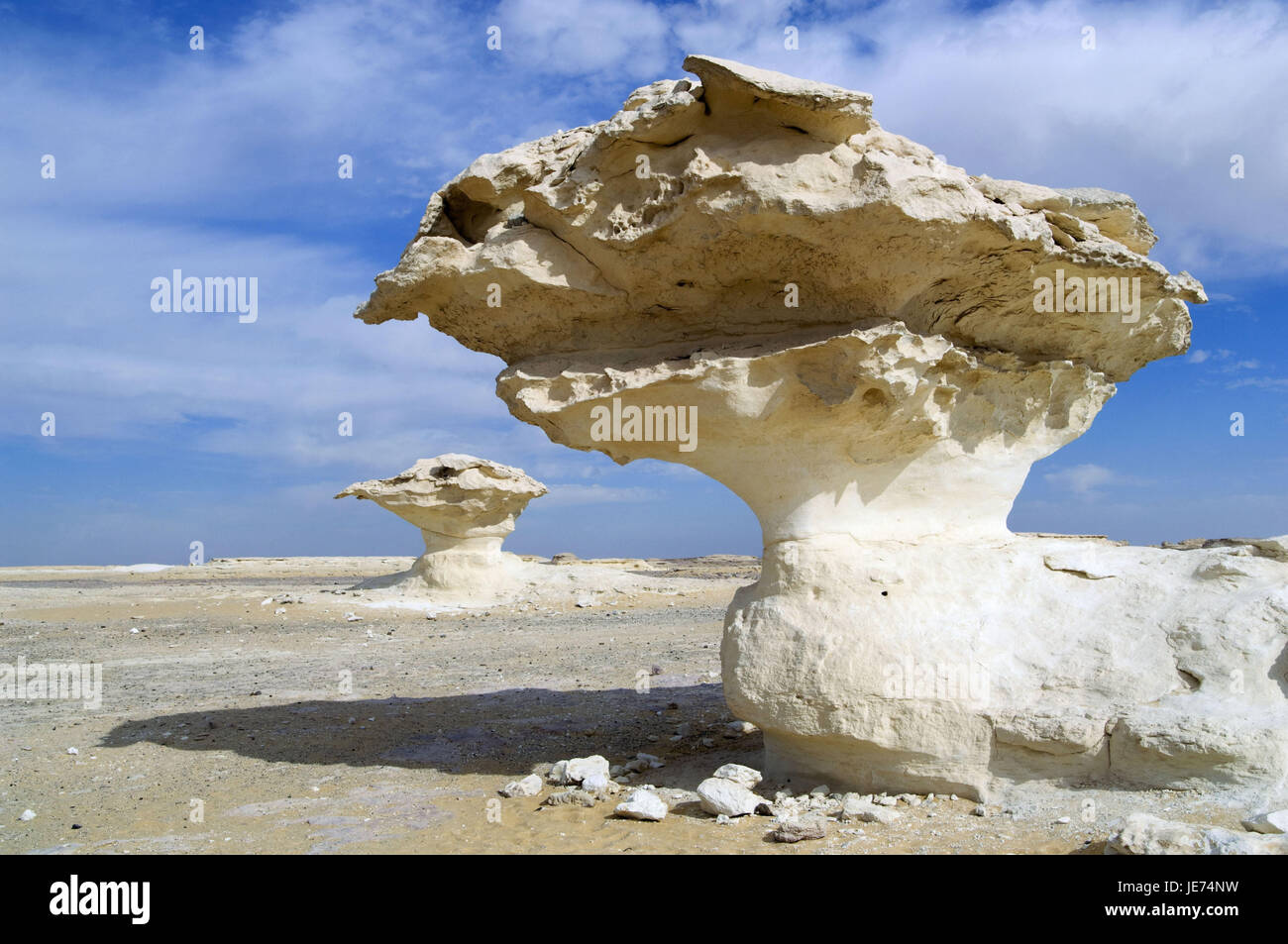 Africa, Egypt, Libyan desert, white desert, rock formation Stock Photo ...
