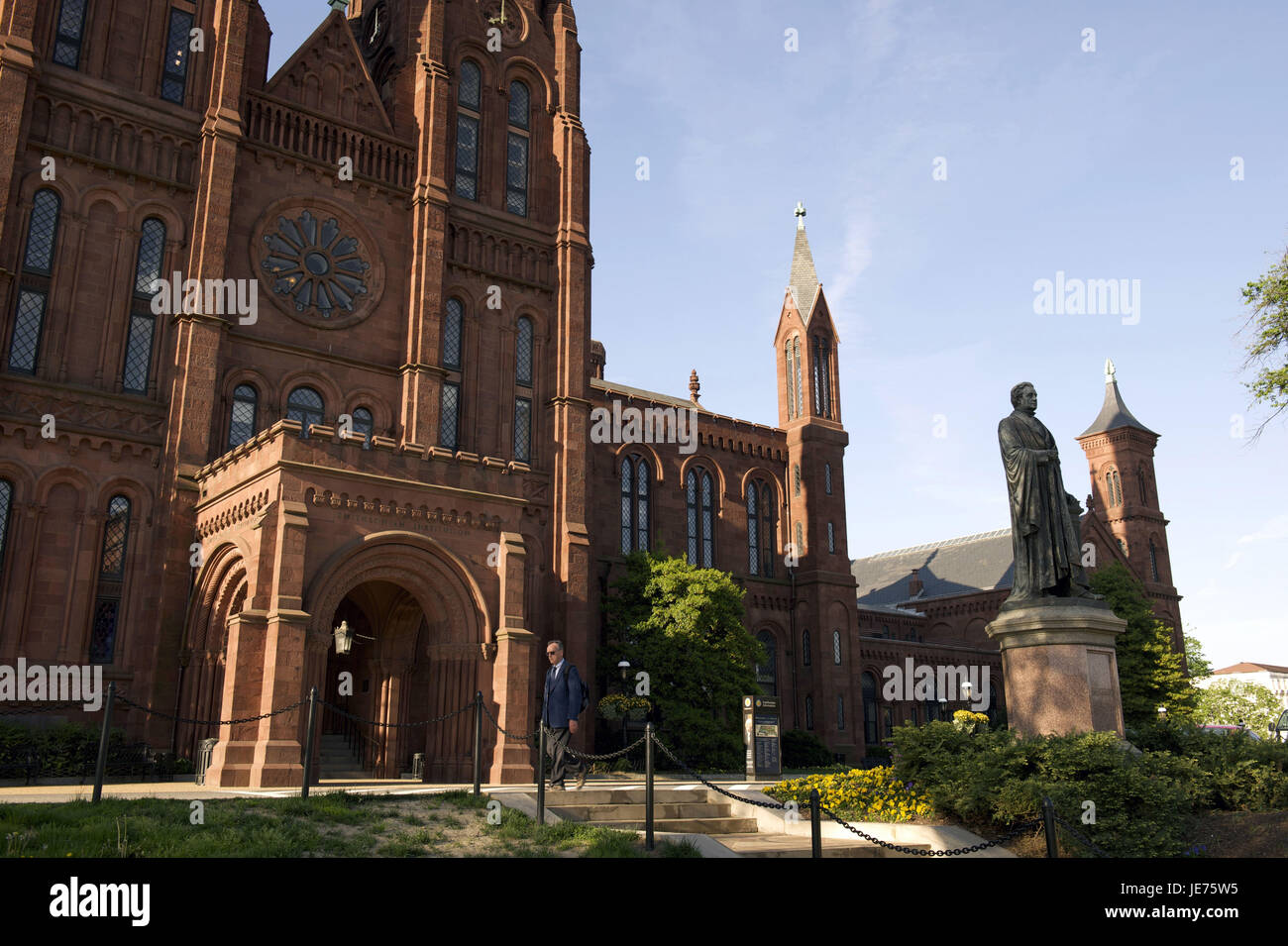 Smithsonian museum building hi-res stock photography and images - Alamy