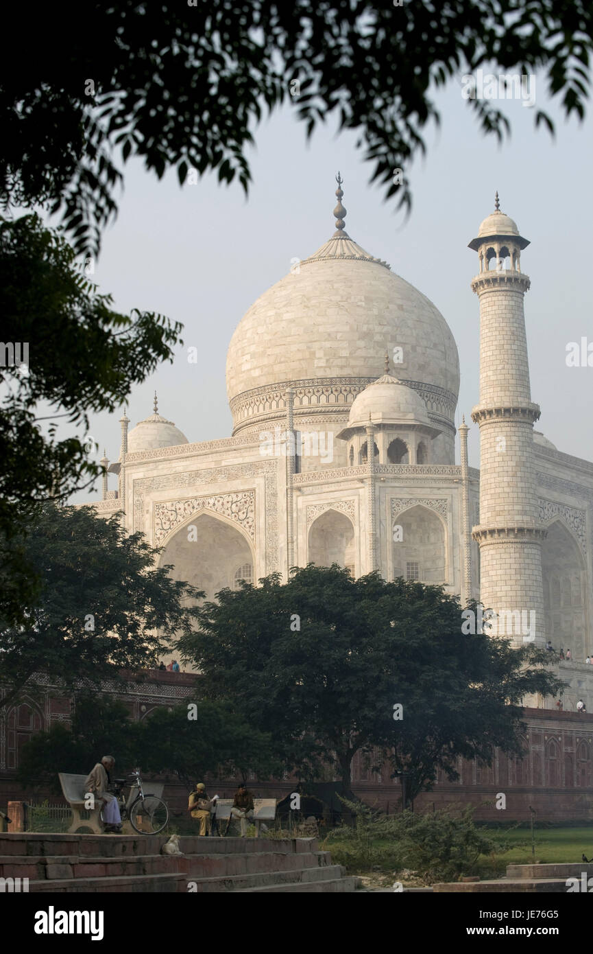India, Uttar Pradesh, Agra, the Taj Mahal, person on benches Stock ...