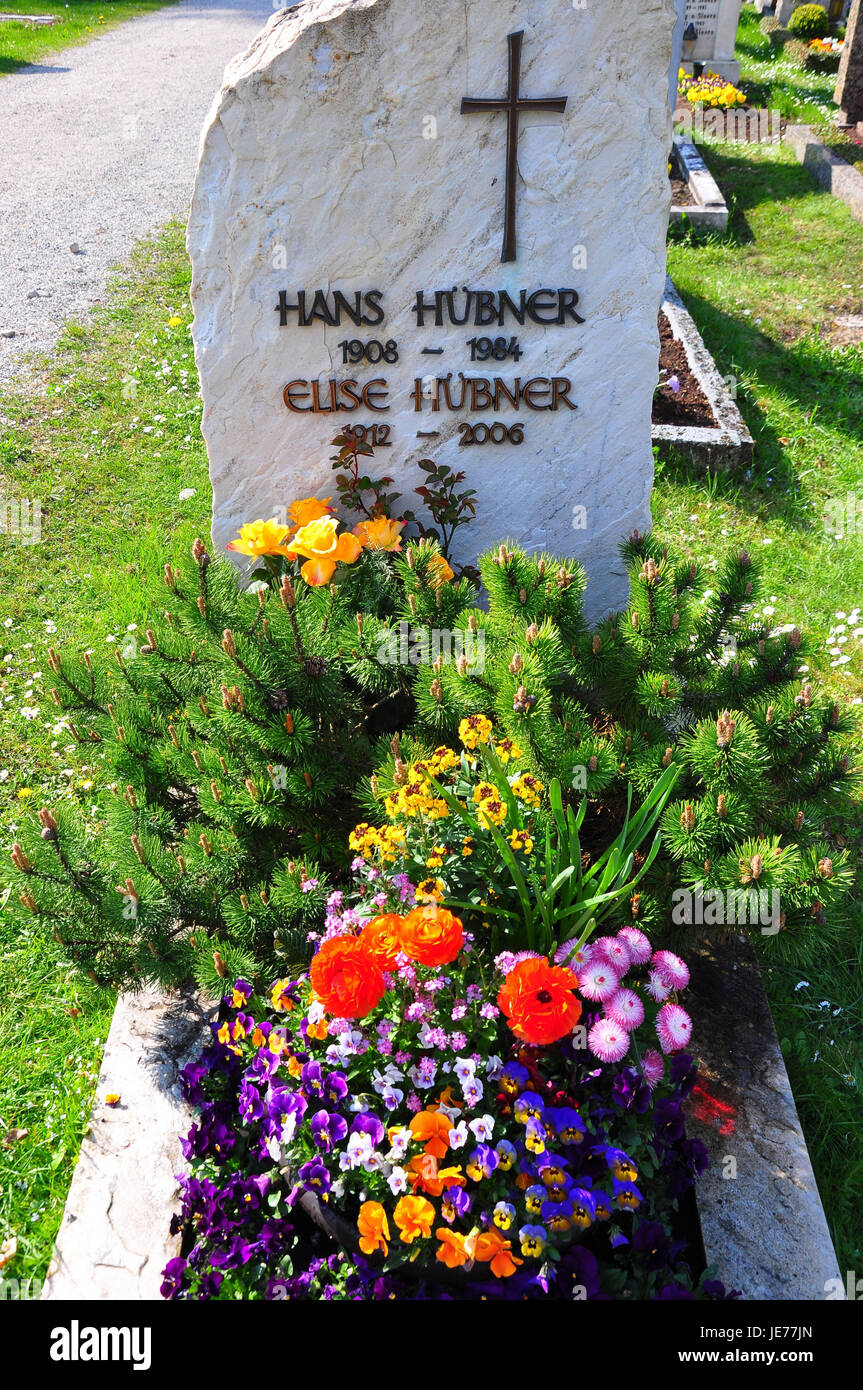 Cemetery, tomb, floral decoration Stock Photo - Alamy