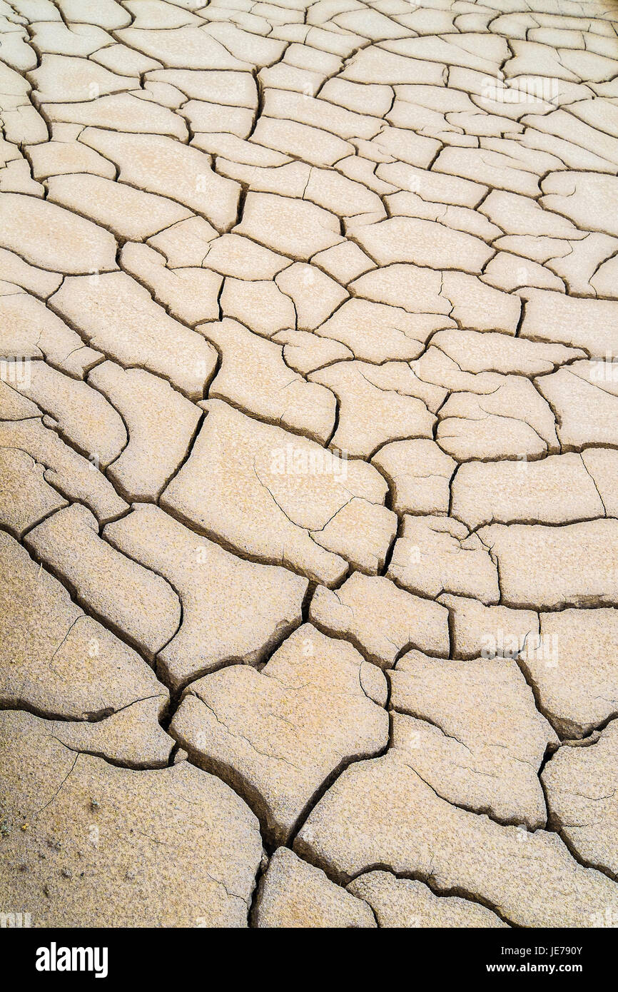 Cracks in the mud hi-res stock photography and images - Alamy