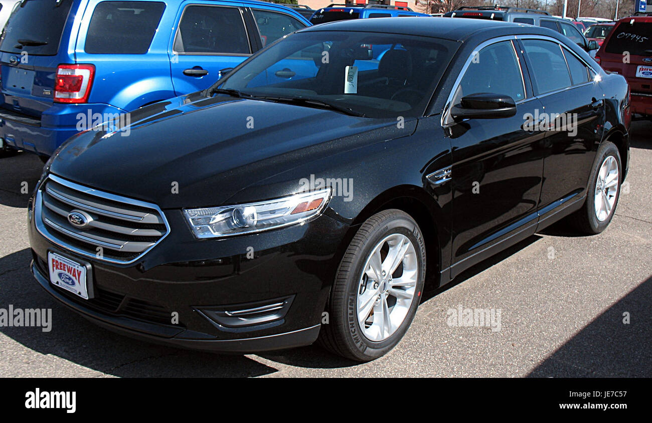 Photograph of a 2013 Ford Taurus SEL, a full-size sedan model Stock ...
