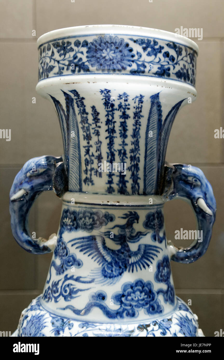The David Vase, a Chinese ceramic masterpiece from the Yuan dynasty, is ...