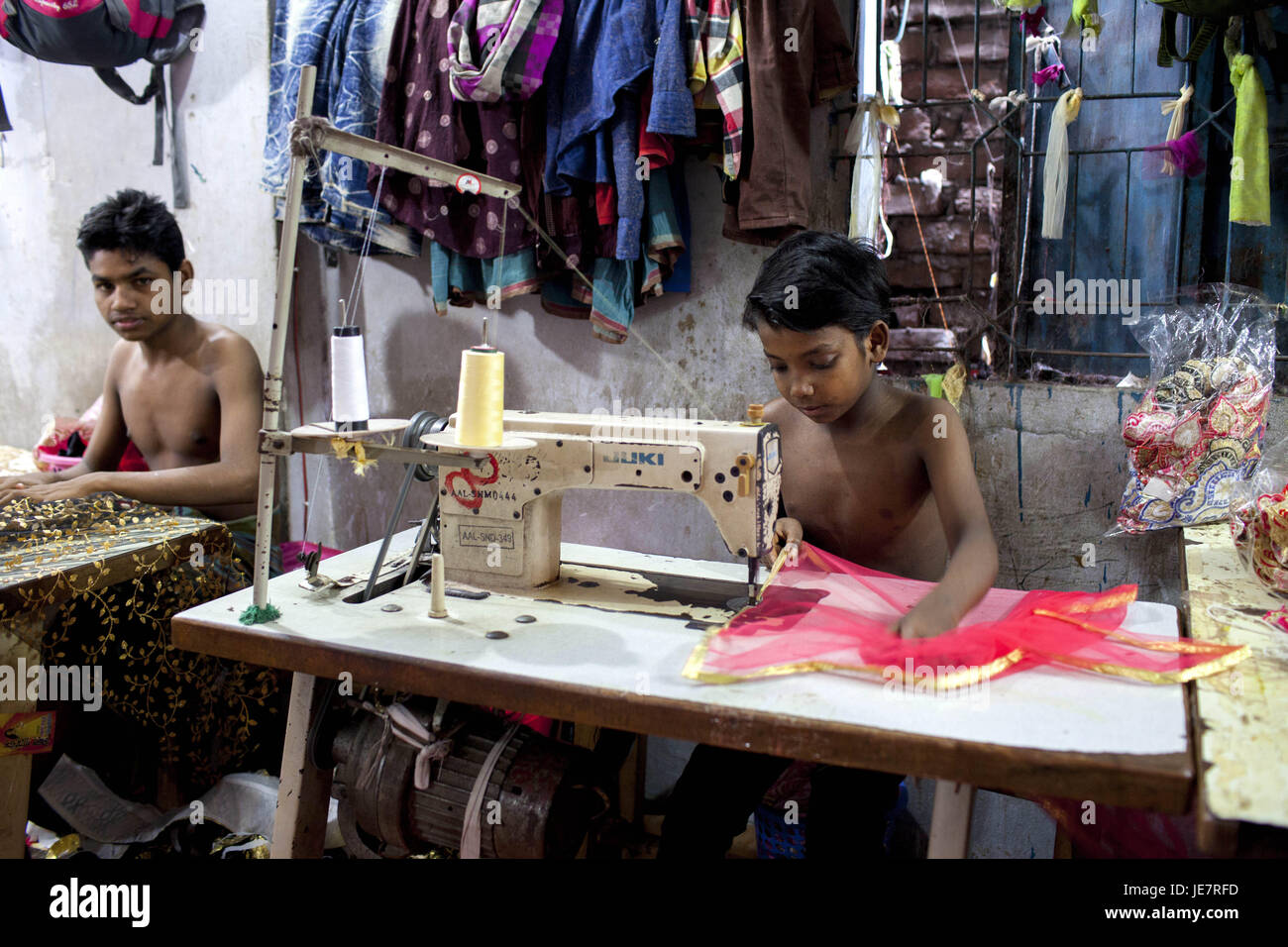 Bangladesh child labor garments hi-res stock photography and images - Alamy