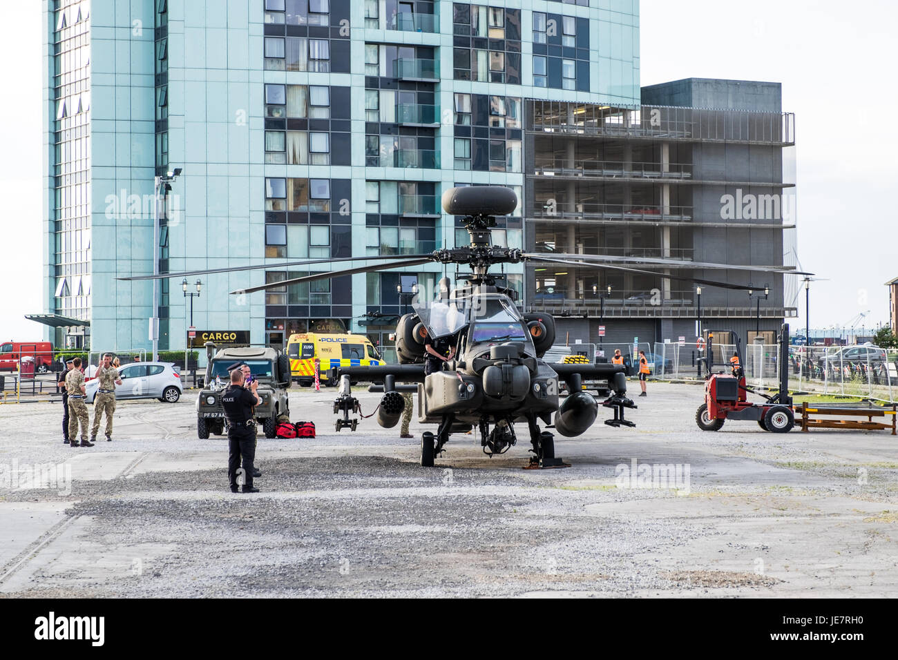 Apache helicopter armed forces uk hi-res stock photography and images ...