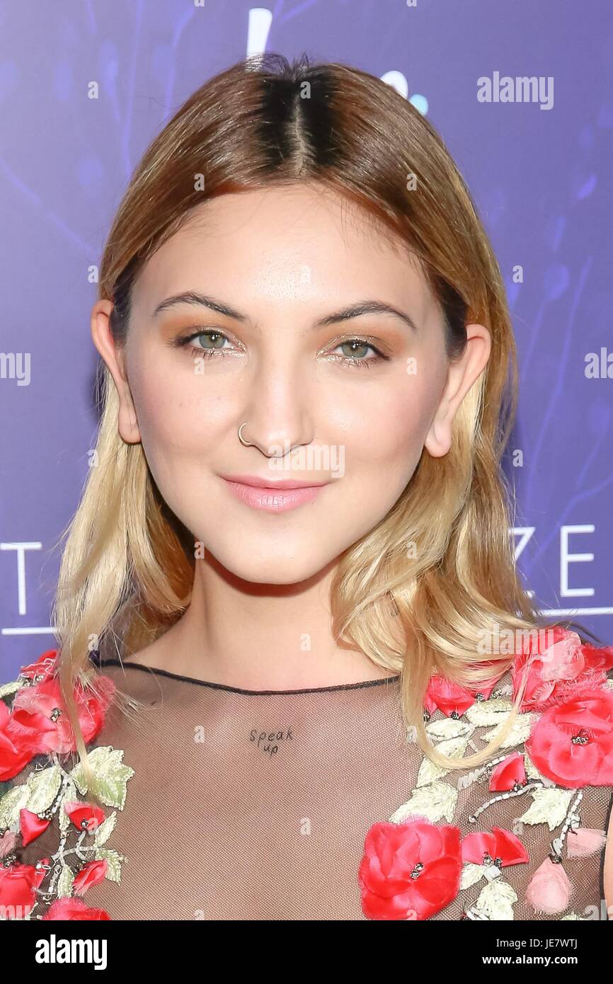 Julia Callaghan's Instagram, Twitter & Facebook on IDCrawl